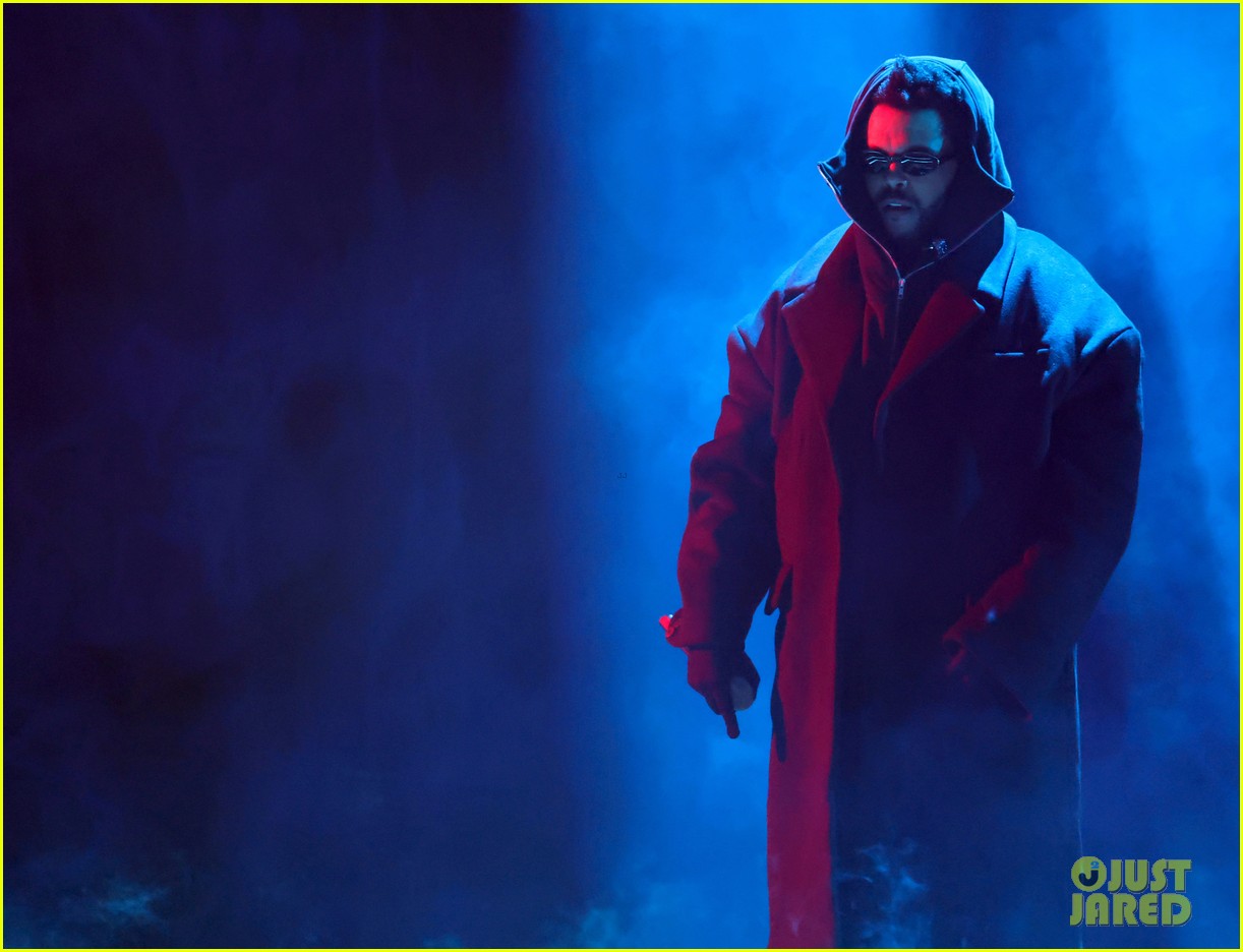 The Weeknd Ends Grammys Boycott, Gives Surprise 2025 Performance: Photo ...