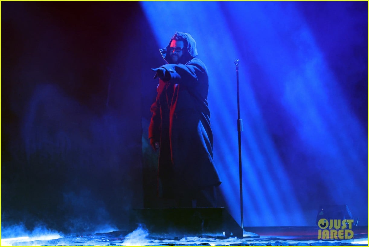 The Weeknd Ends Grammys Boycott, Gives Surprise 2025 Performance: Photo ...