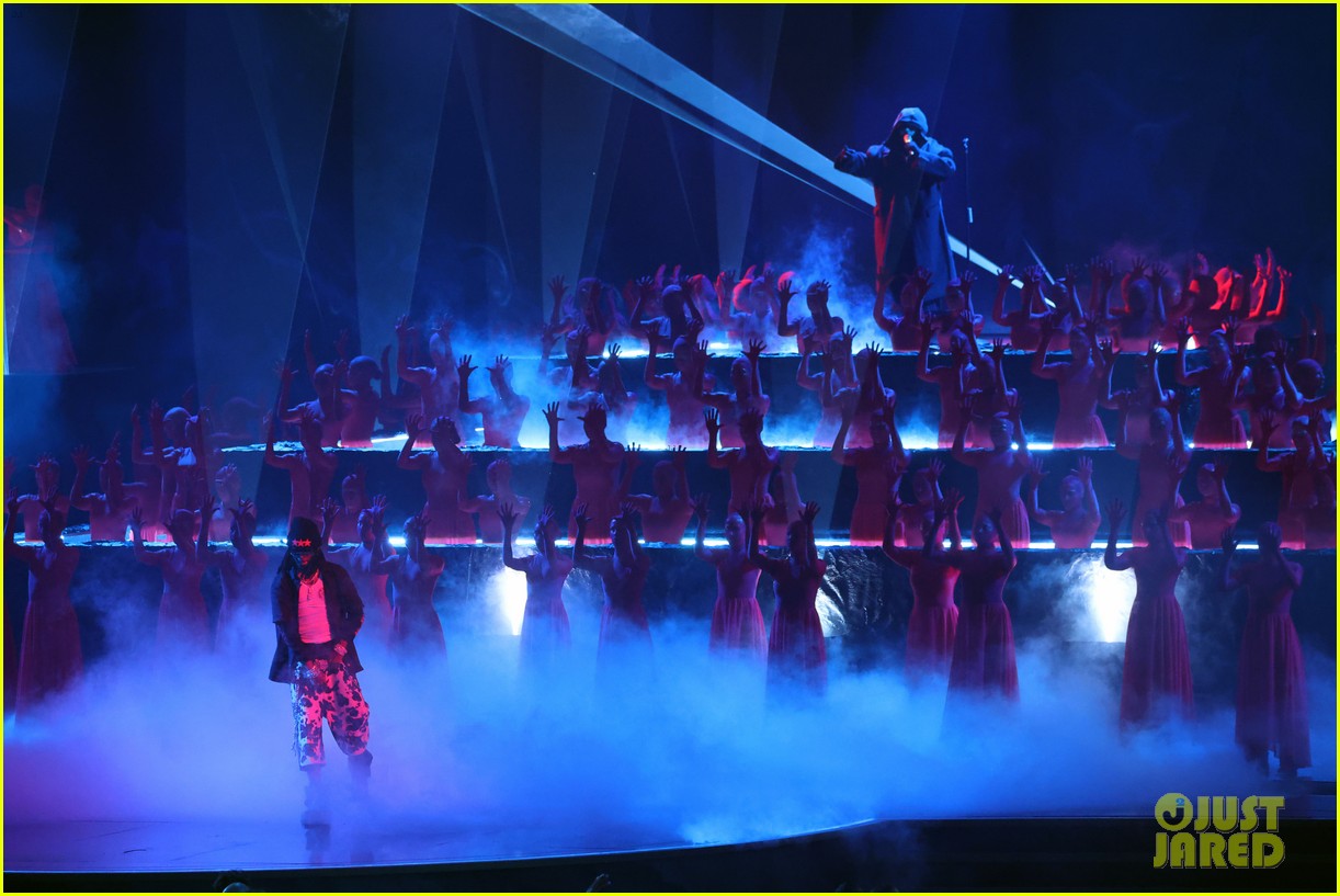 The Weeknd Ends Grammys Boycott, Gives Surprise 2025 Performance: Photo ...