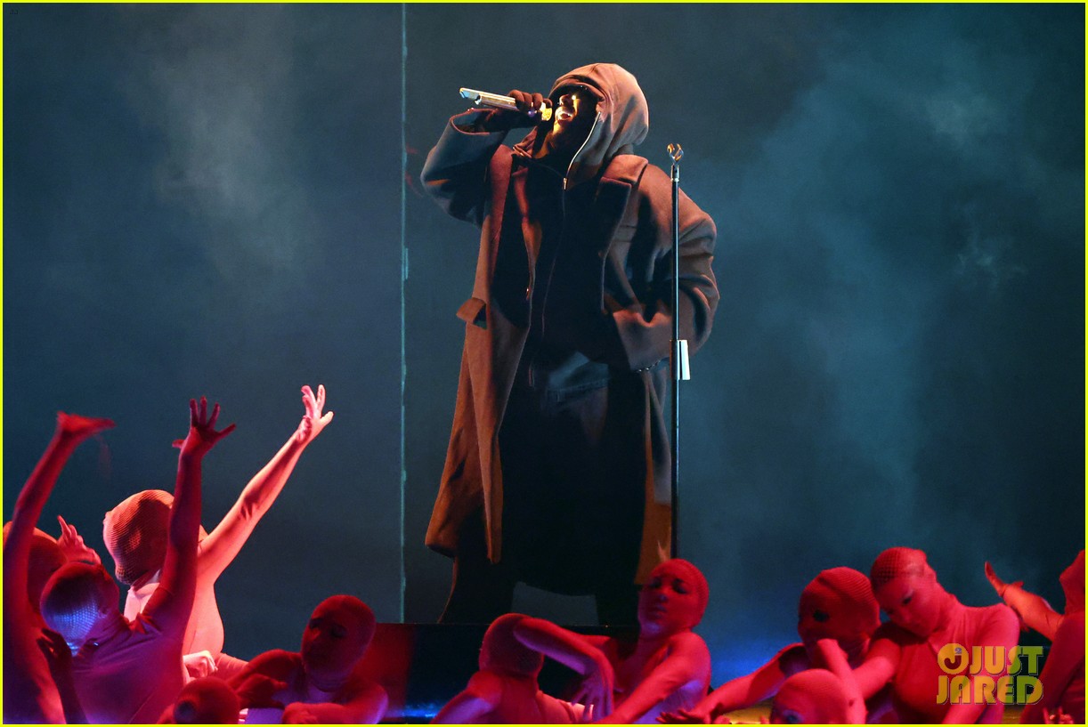 The Weeknd Ends Grammys Boycott, Gives Surprise 2025 Performance: Photo ...