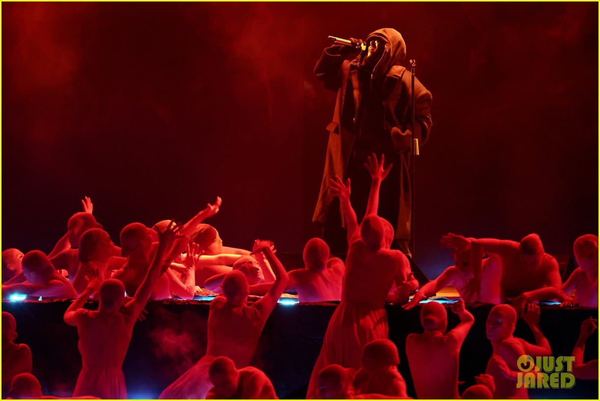 The Weeknd Ends Grammys Boycott, Gives Surprise 2025 Performance: Photo ...