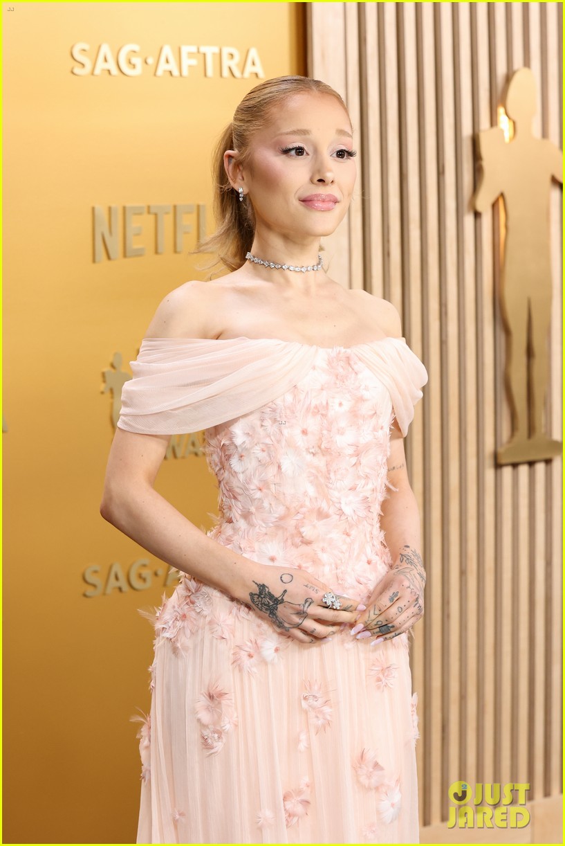 'Wicked' Cast Assembles at SAG Awards 2025, But Here's Why Jonathan ...