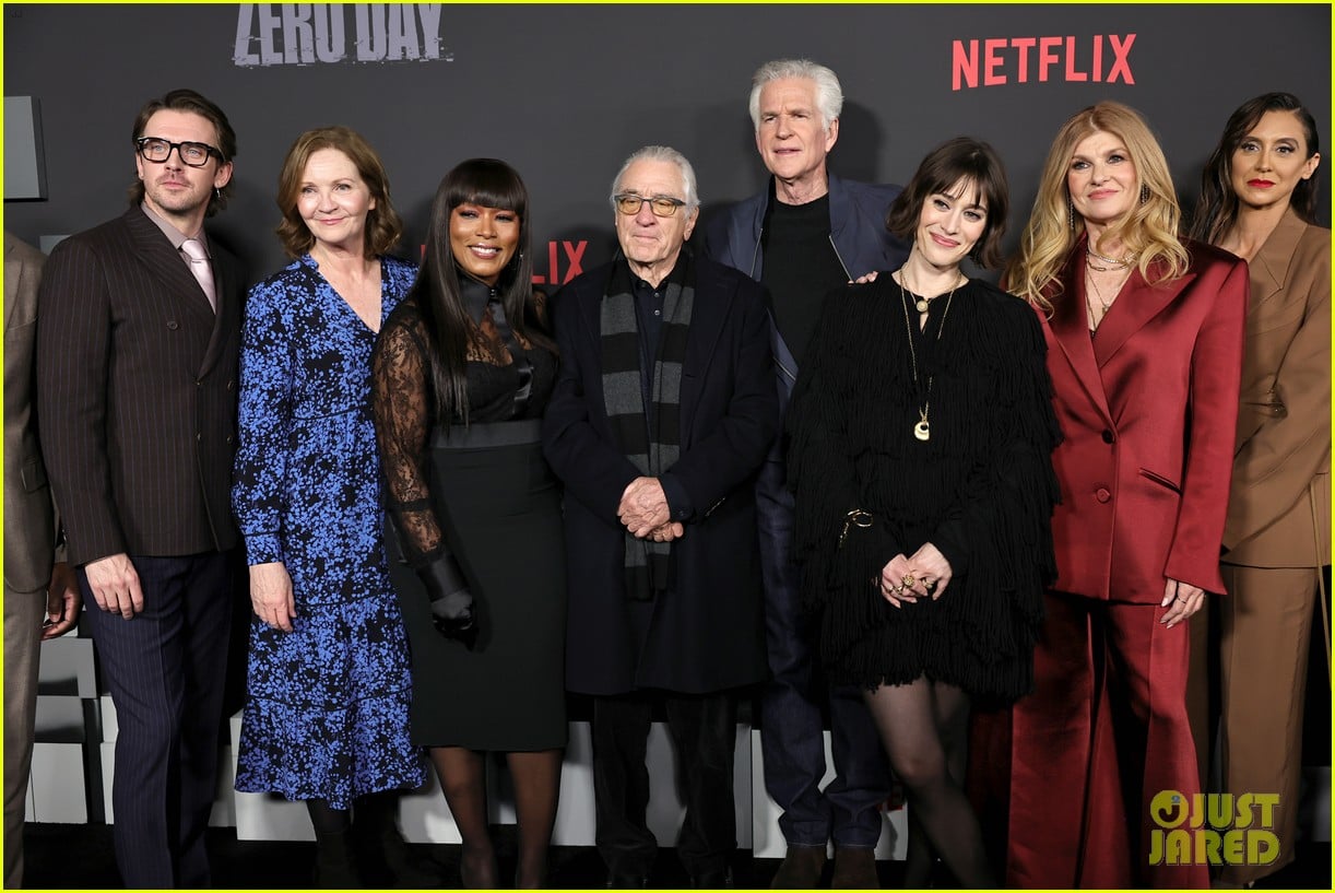 Robert De Niro, Angela Bassett, & More Attend 'Zero Day' Premiere in NYC: Photo 5127432 | Angela ...