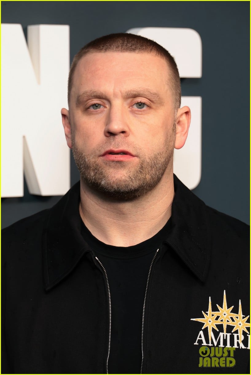 Amanda Seyfried Glitters in Gold at Premiere of Her New Series 'Long ...