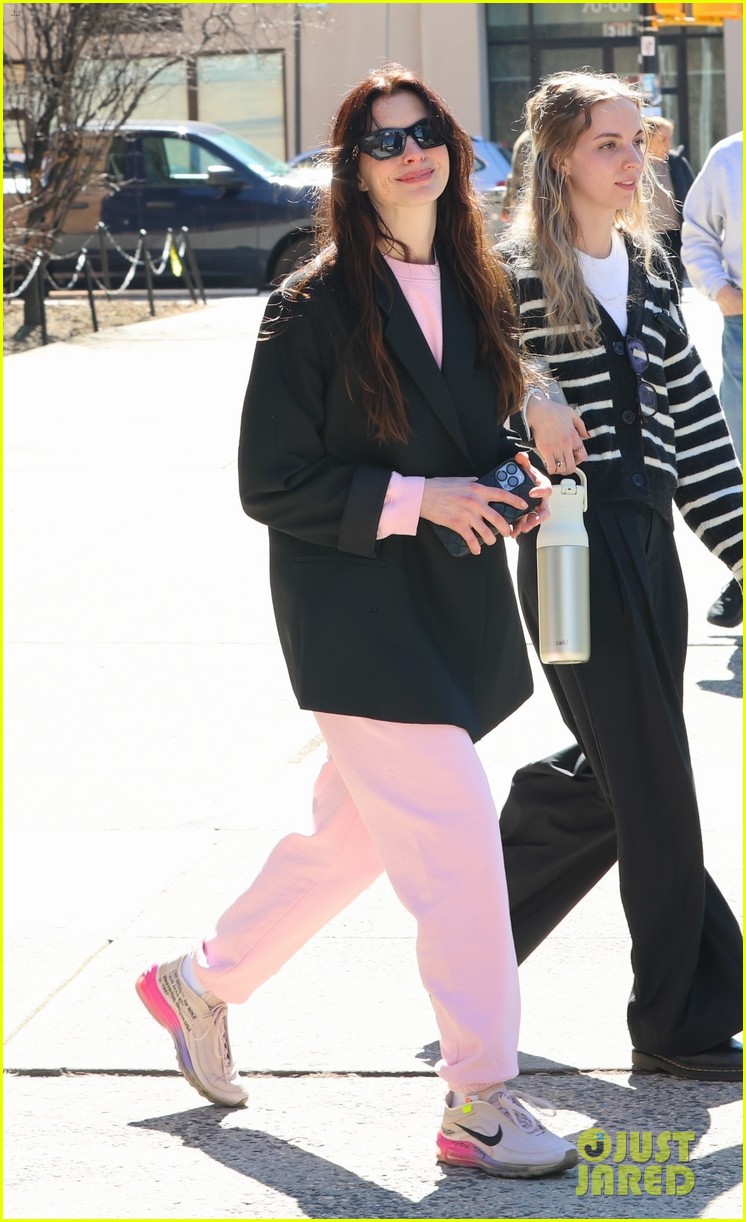 Photo: anne hathaway verity filming 01 | Photo 5136008 | Just Jared ...