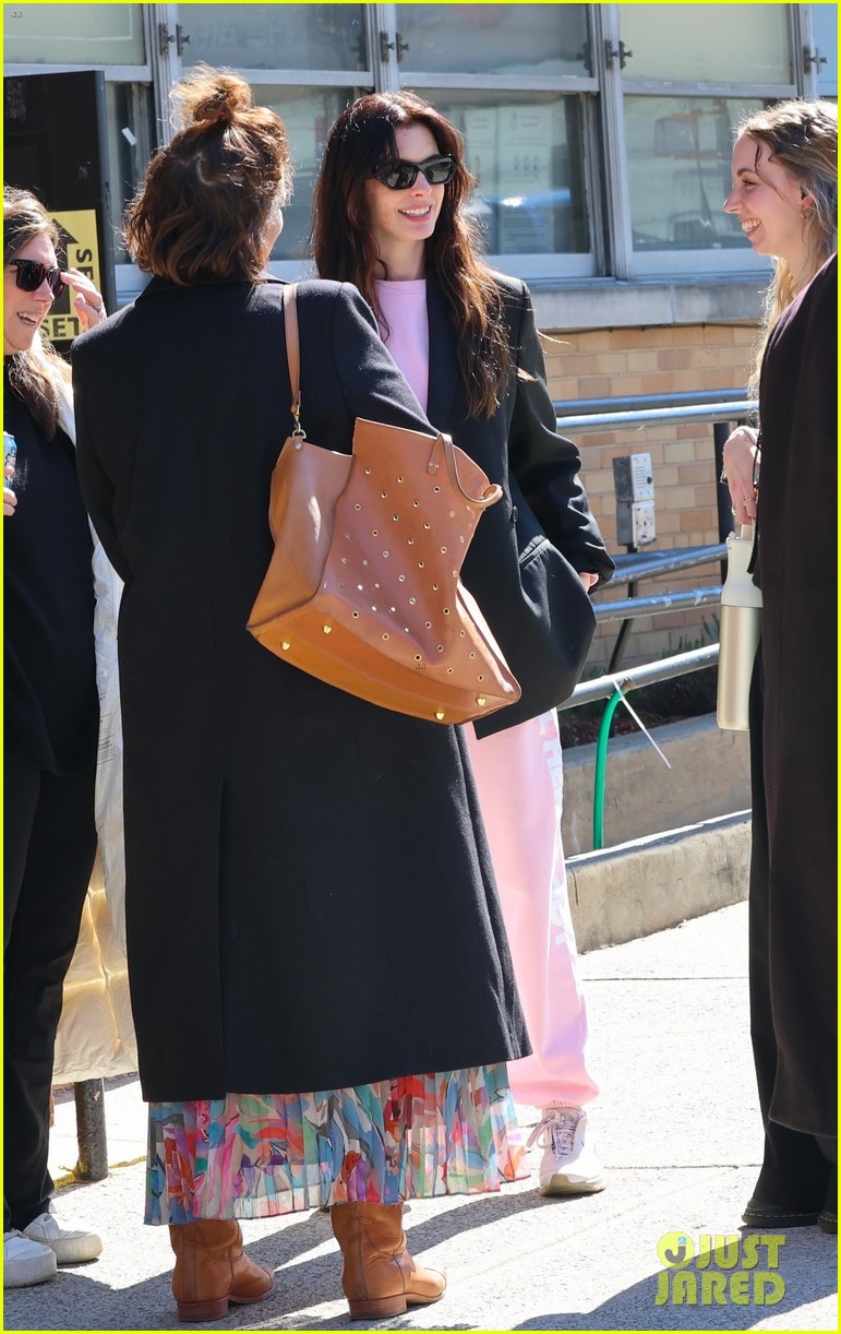 Anne Hathaway Smiles on NYC Set of 'Verity,' New Film Based on a ...