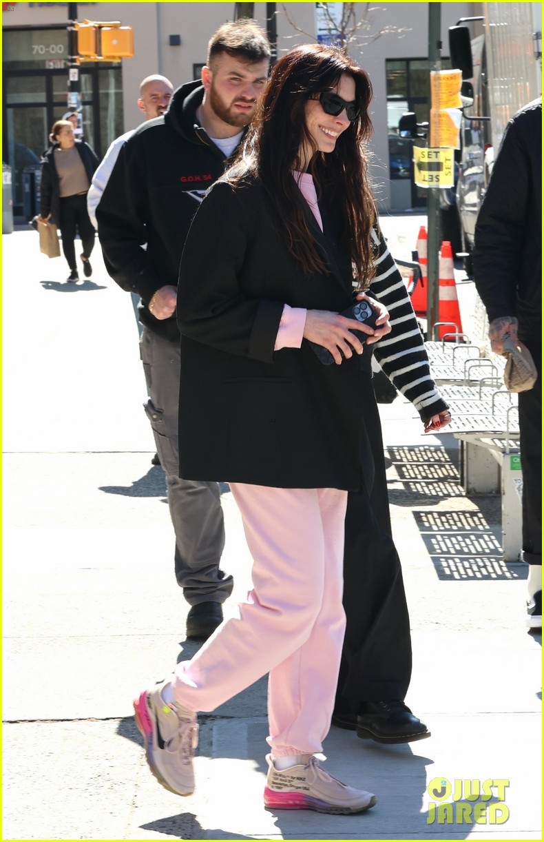 Anne Hathaway Smiles on NYC Set of 'Verity,' New Film Based on a ...