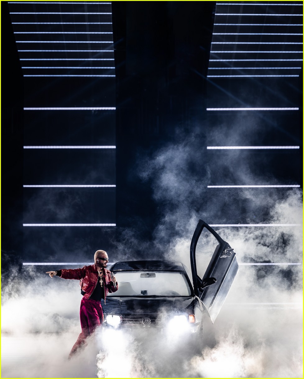 J Balvin Kicks Off 2025 'Back to the Rayo' Tour - Set List Revealed for ...