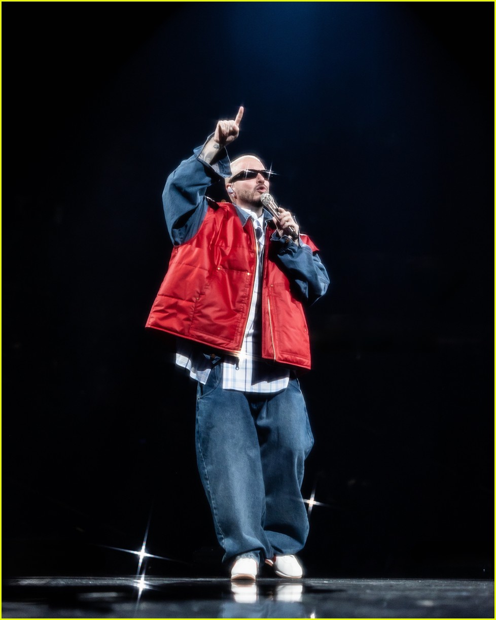 J Balvin Kicks Off 2025 'Back to the Rayo' Tour - Set List Revealed for ...