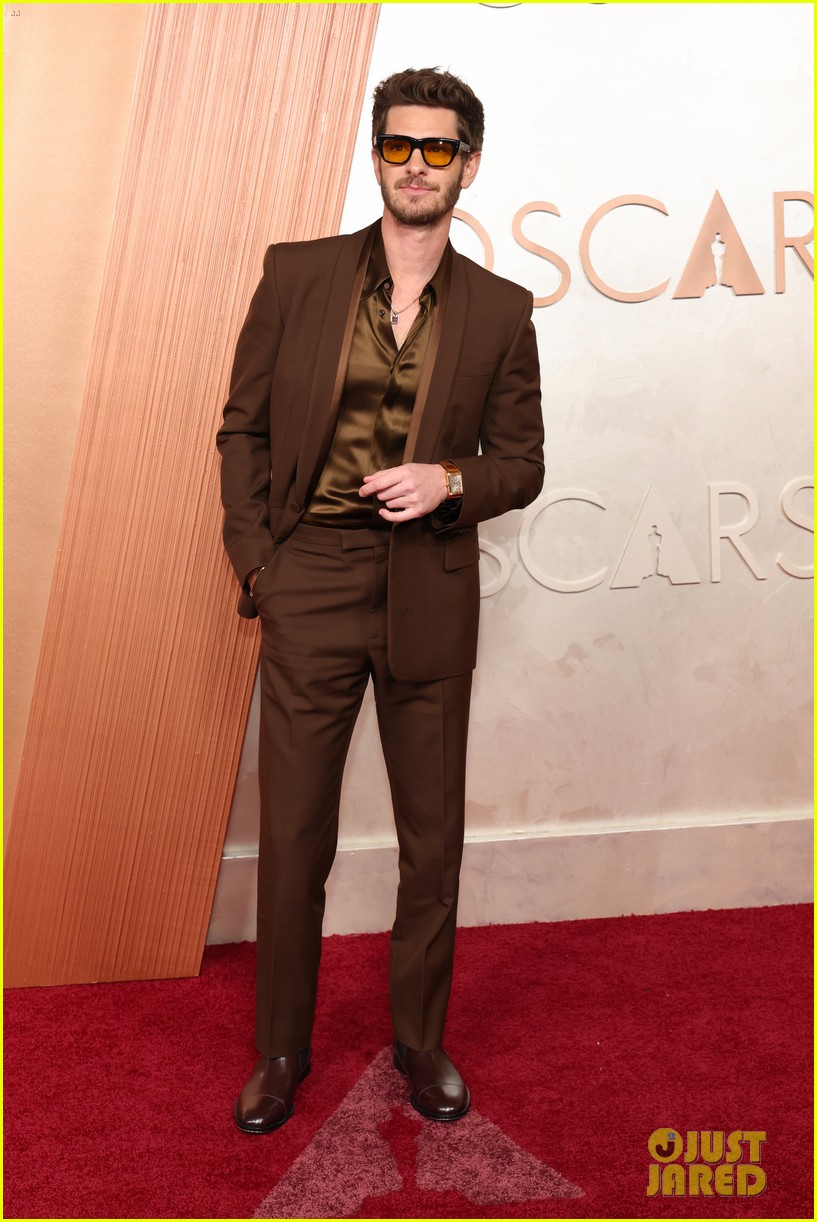 Monica Barbaro & Boyfriend Andrew Garfield Walk Oscars 2025 Red Carpet ...