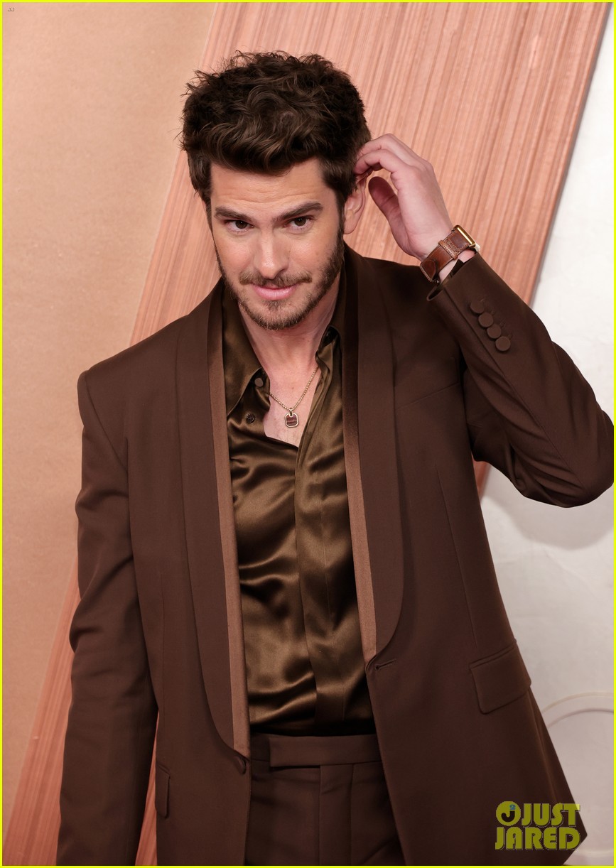 Monica Barbaro & Boyfriend Andrew Garfield Walk Oscars 2025 Red Carpet ...