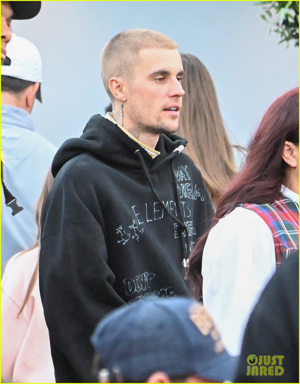 Justin Bieber & Wife Hailey Spotted in Mickey & Minnie Ears During ...