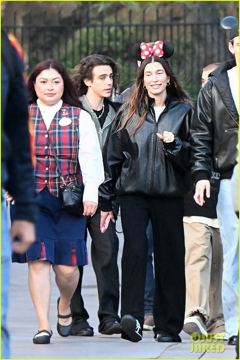 Justin Bieber & Wife Hailey Spotted in Mickey & Minnie Ears During ...