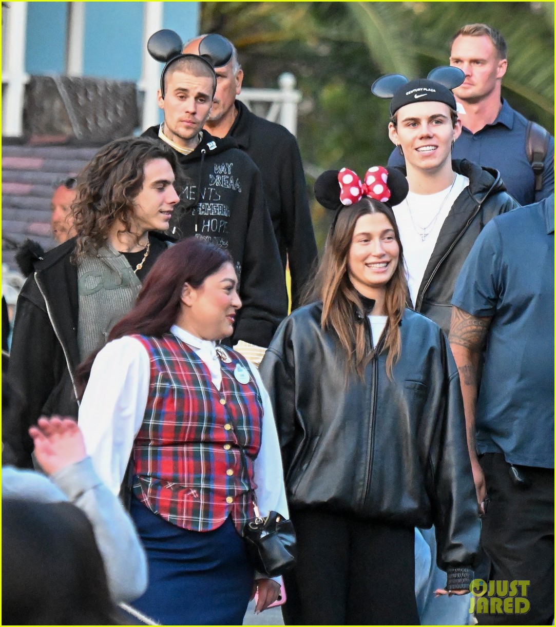 Justin Bieber & Wife Hailey Spotted in Mickey & Minnie Ears During ...