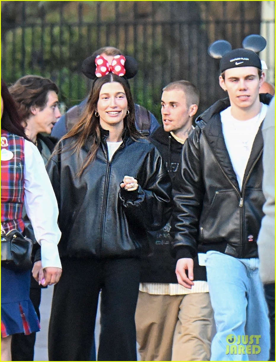 Justin Bieber & Wife Hailey Spotted in Mickey & Minnie Ears During ...