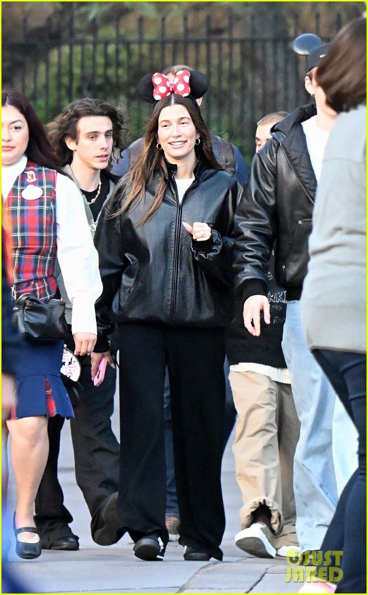 Justin Bieber & Wife Hailey Spotted in Mickey & Minnie Ears During ...
