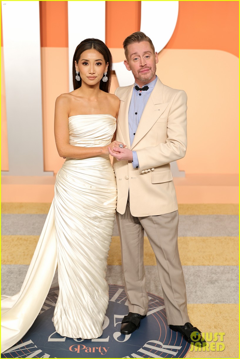 Macaulay Culkin Keeps Brenda Song Close at Vanity Fair Oscar Party 2025: Photo 5133012 | Brenda ...