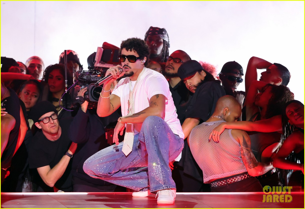 Bad Bunny Closes Out iHeartRadio Music Awards with 'EoO' Performance ...