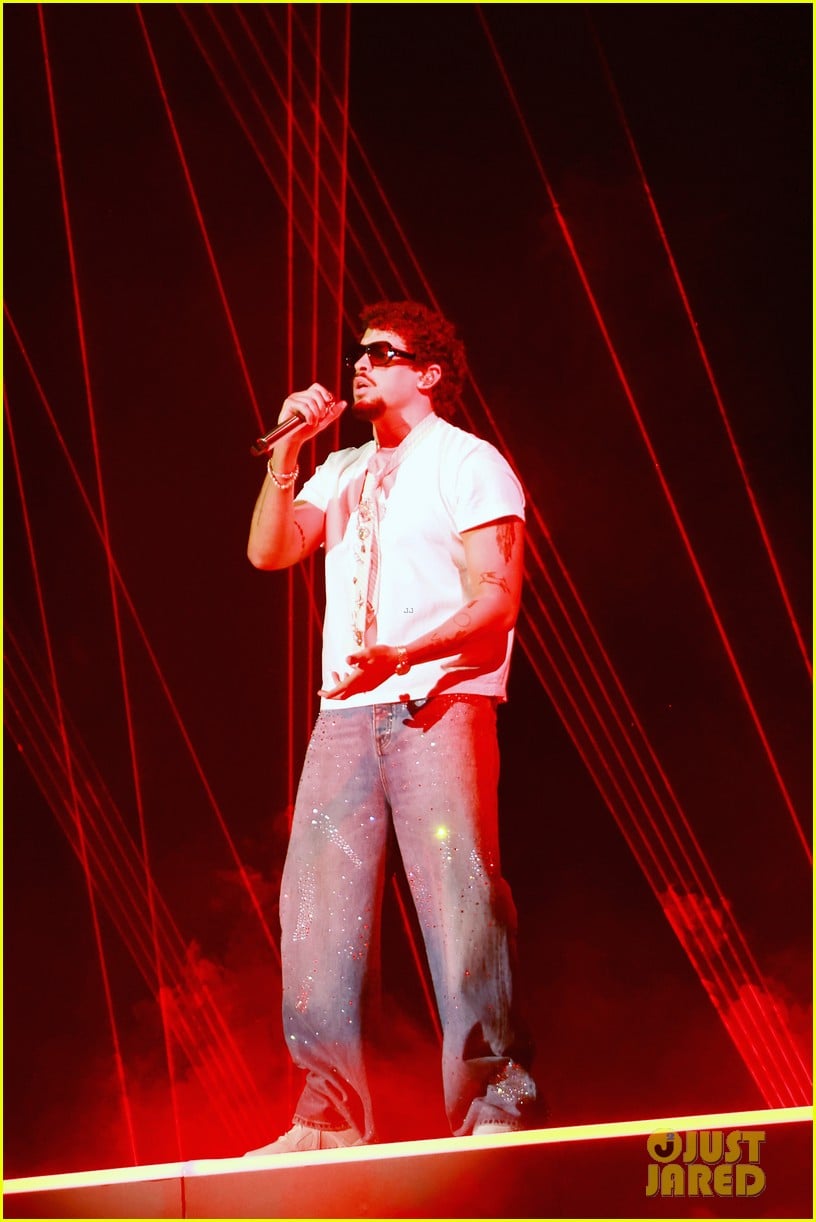 Bad Bunny Closes Out iHeartRadio Music Awards with 'EoO' Performance ...