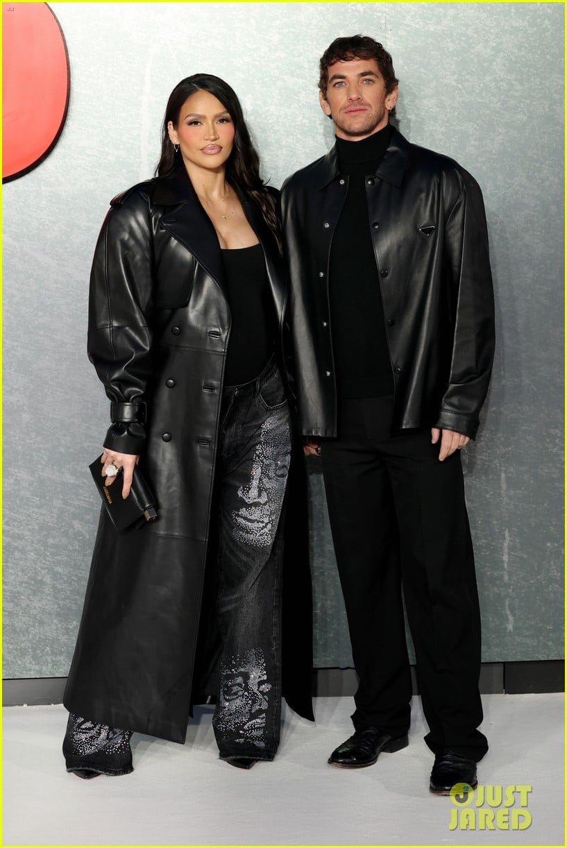 Pregnant Cassie & Husband Alex Fine Make Red Carpet Debut at 'MobLand' Premiere: Photo 5141423 ...