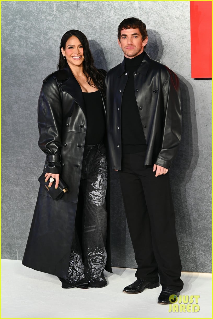 Pregnant Cassie & Husband Alex Fine Make Red Carpet Debut at 'MobLand' Premiere: Photo 5141433 ...