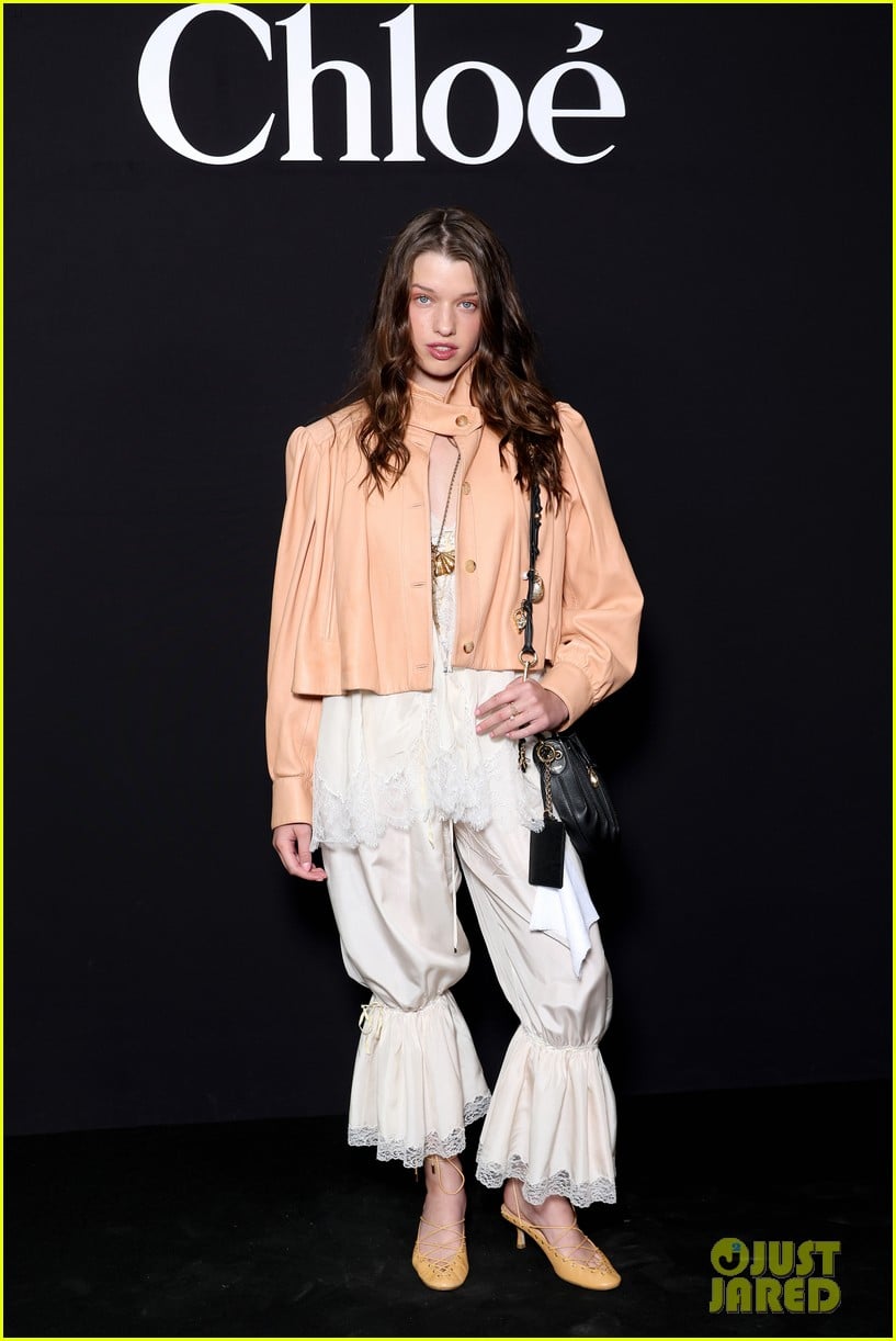 Doechii Goes Barefoot for Chloe Show During Paris Fashion Week - See ...