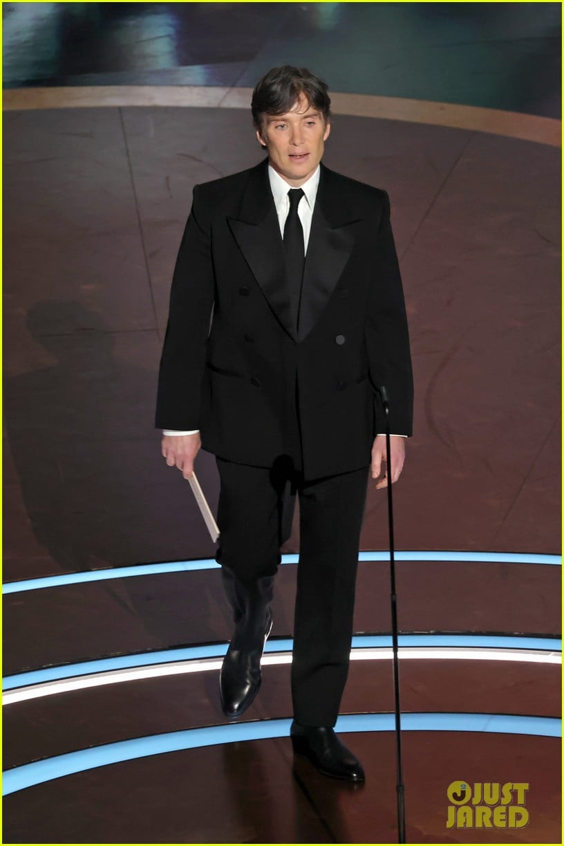 Cillian Murphy Presents Best Actor Award at Oscars 2025 After Skipping ...