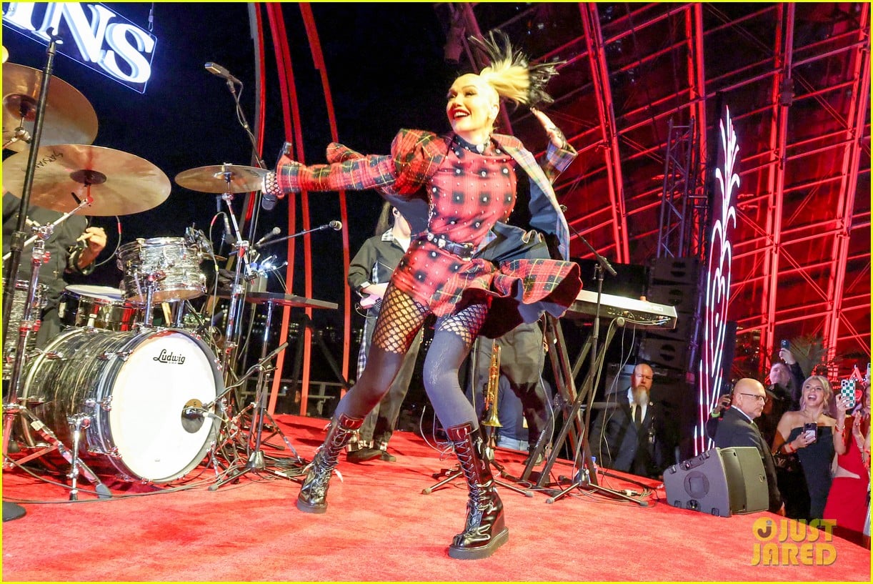 Justin Long & Kate Bosworth Watch Gwen Stefani Perform at Clarins ICONS ...