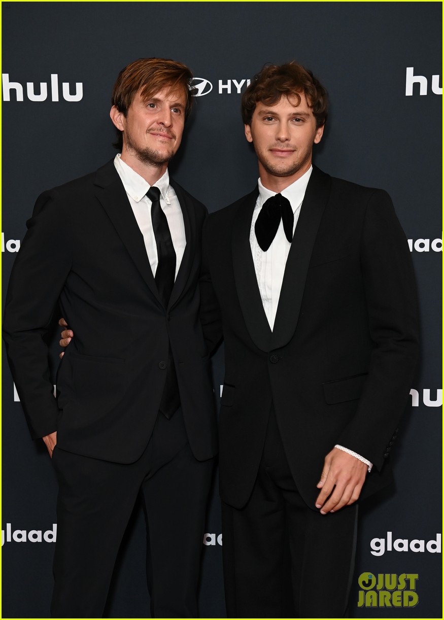 Cooper Koch Gives Red Carpet Kisses to Boyfriend Stuart McClave at ...