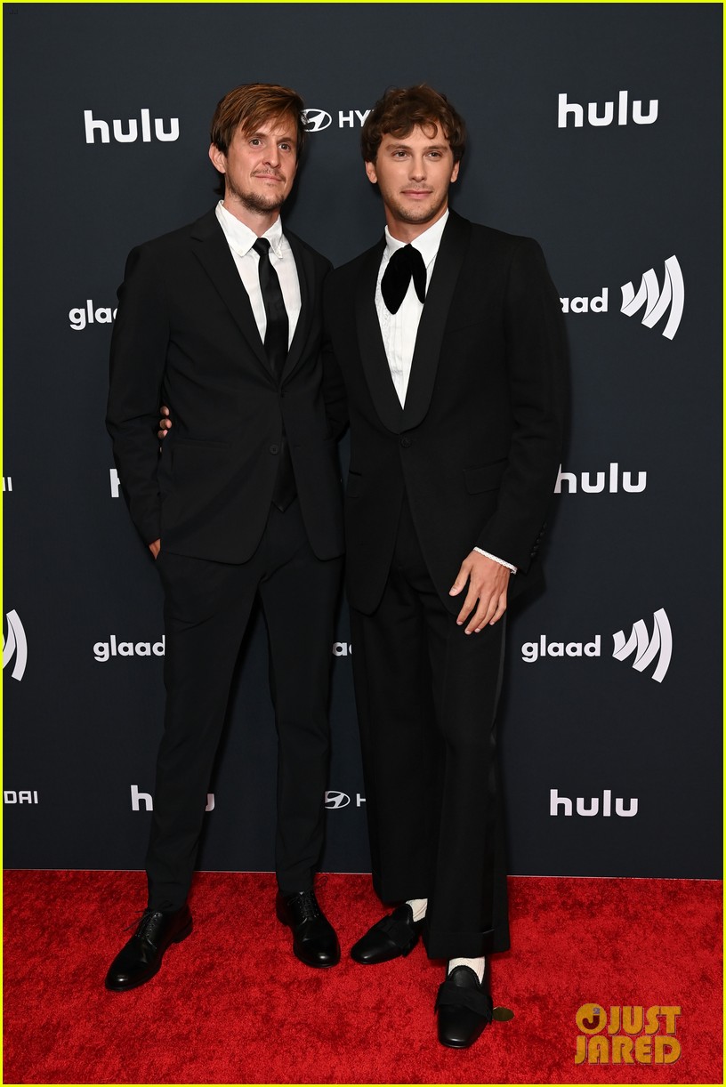 Cooper Koch Gives Red Carpet Kisses to Boyfriend Stuart McClave at ...