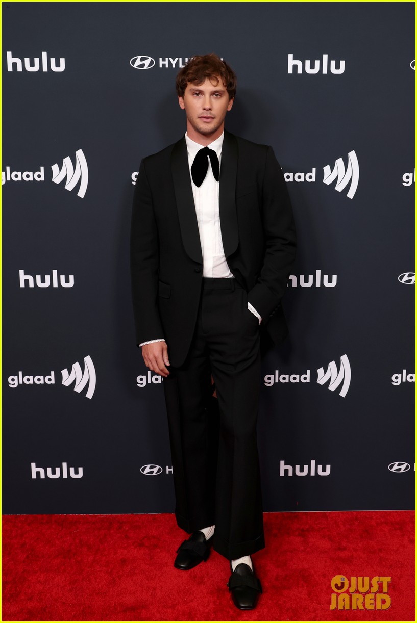 Cooper Koch Gives Red Carpet Kisses to Boyfriend Stuart McClave at ...