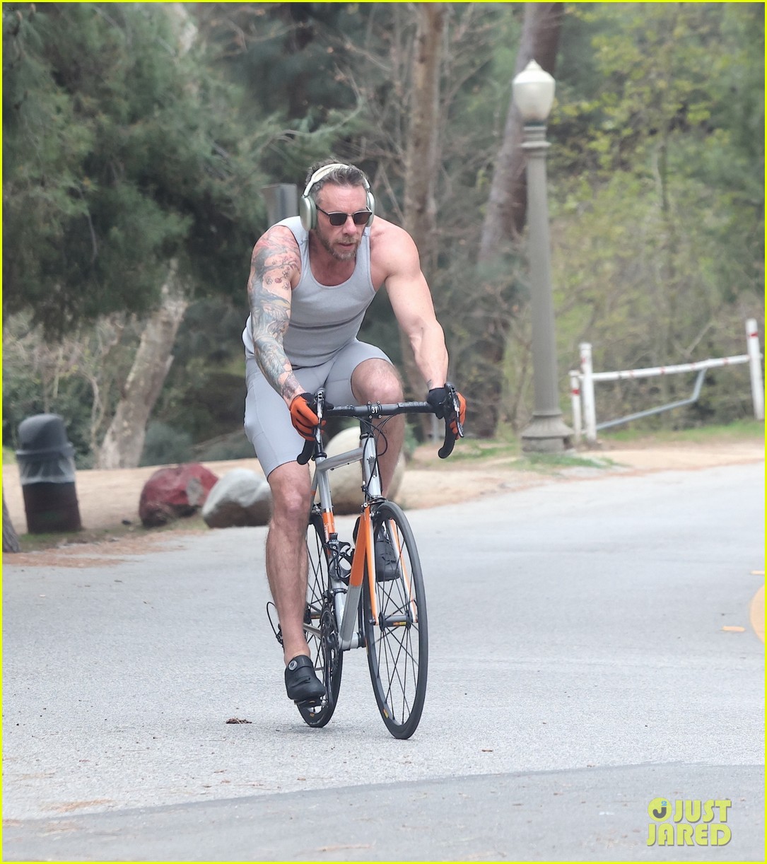 Dax Shepard Looks Fit in Spandex Workout Outfit During an L.A. Bike ...