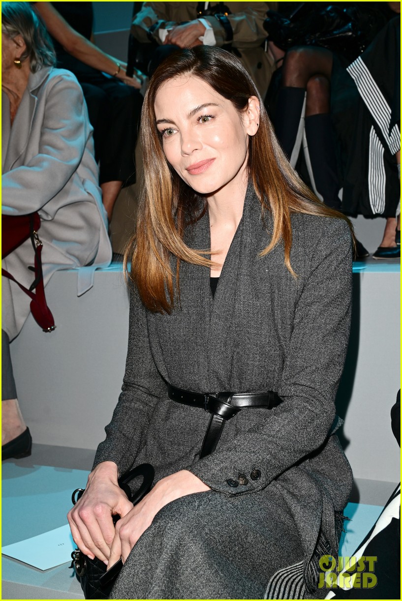 Dior's Paris Fashion Show Draws Natalie Portman, Jisoo, Lily James, & More in the Front Row ...