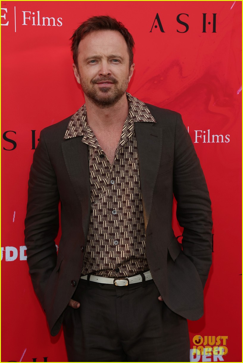 Photo: eiza gonzalez aaron paul ash premiere 05 | Photo 5138093 | Just ...