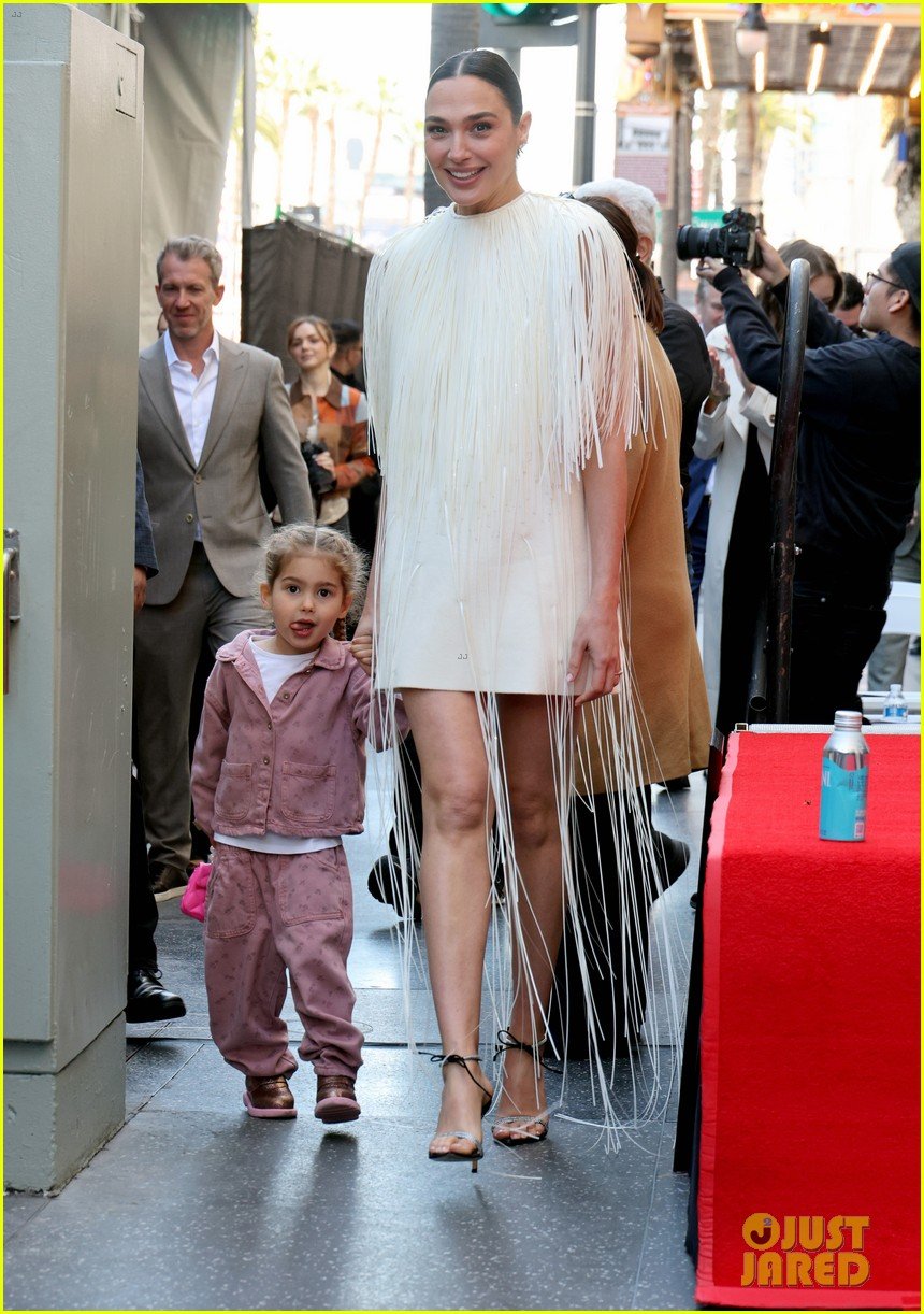 Gal Gadot Makes Rare Appearance with All Four Kids & Husband Jaron ...