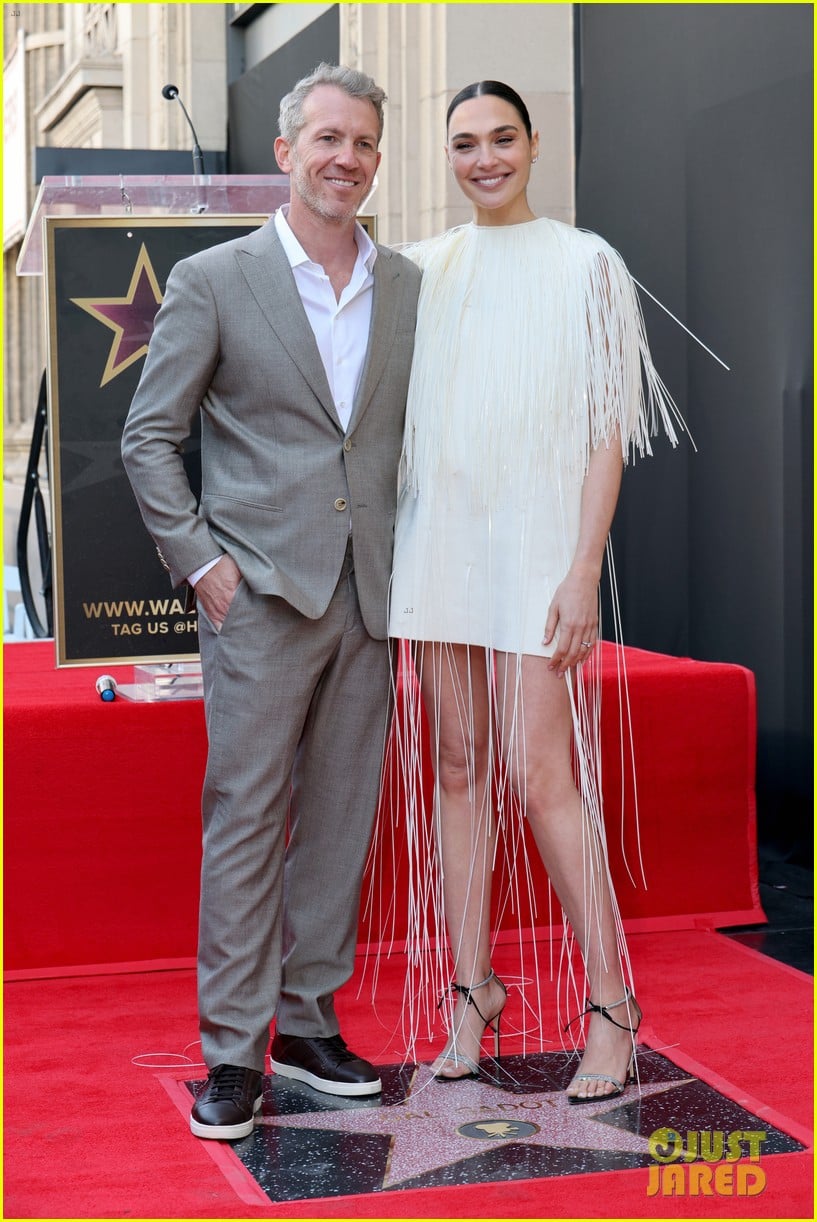 Gal Gadot Makes Rare Appearance with All Four Kids & Husband Jaron ...