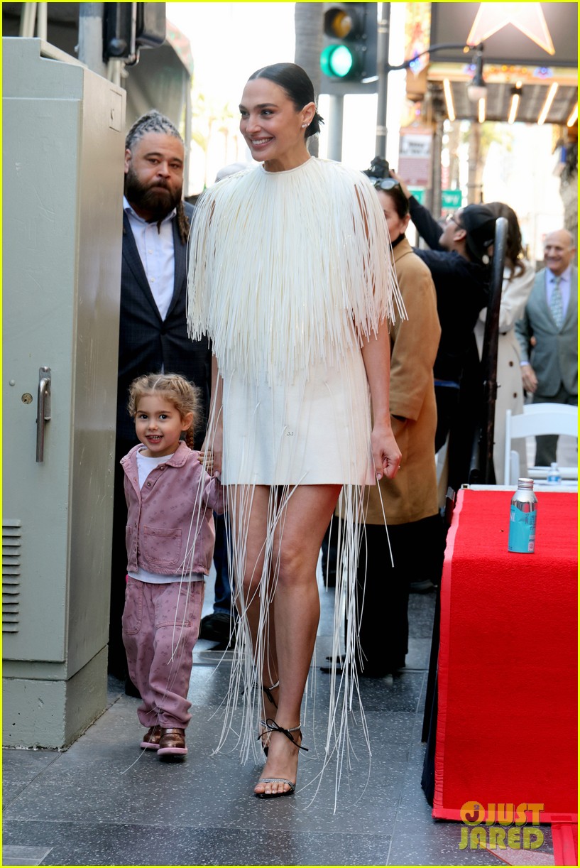 Gal Gadot Makes Rare Appearance with All Four Kids & Husband Jaron ...