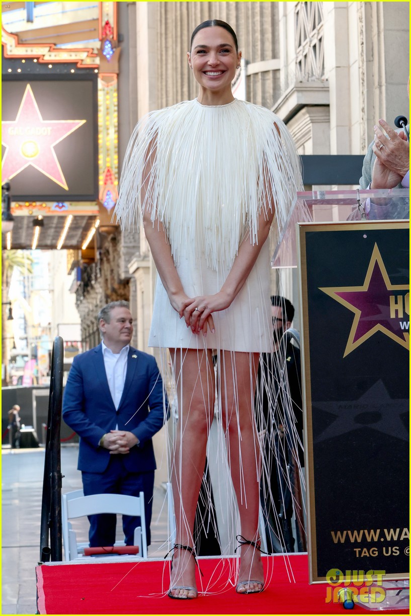 Gal Gadot Makes Rare Appearance with All Four Kids & Husband Jaron ...