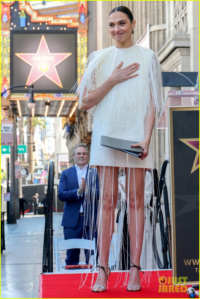 Gal Gadot Makes Rare Appearance with All Four Kids & Husband Jaron ...