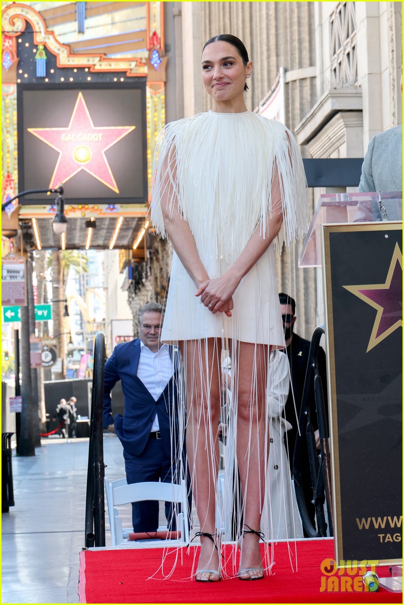 Gal Gadot Makes Rare Appearance with All Four Kids & Husband Jaron ...