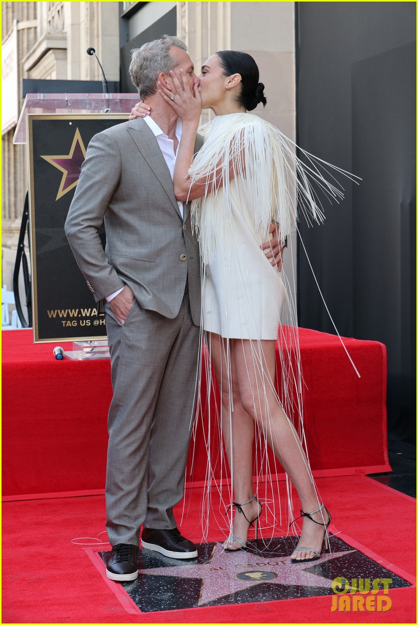 Gal Gadot Makes Rare Appearance with All Four Kids & Husband Jaron ...