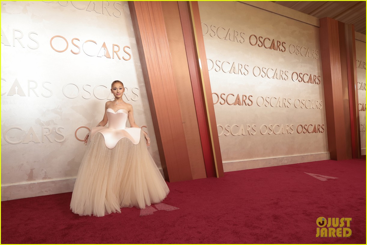 Photo: ariana grande ethan slater oscars 2025 red carpet 11 | Photo 5131695 | Just Jared ...