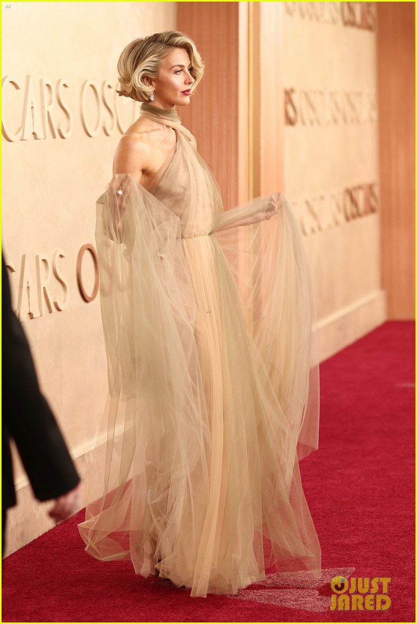 Julianne Hough & Jesse Palmer Kick Off ABC's Oscars 2025 Coverage!: Photo 5131628 | Julianne ...