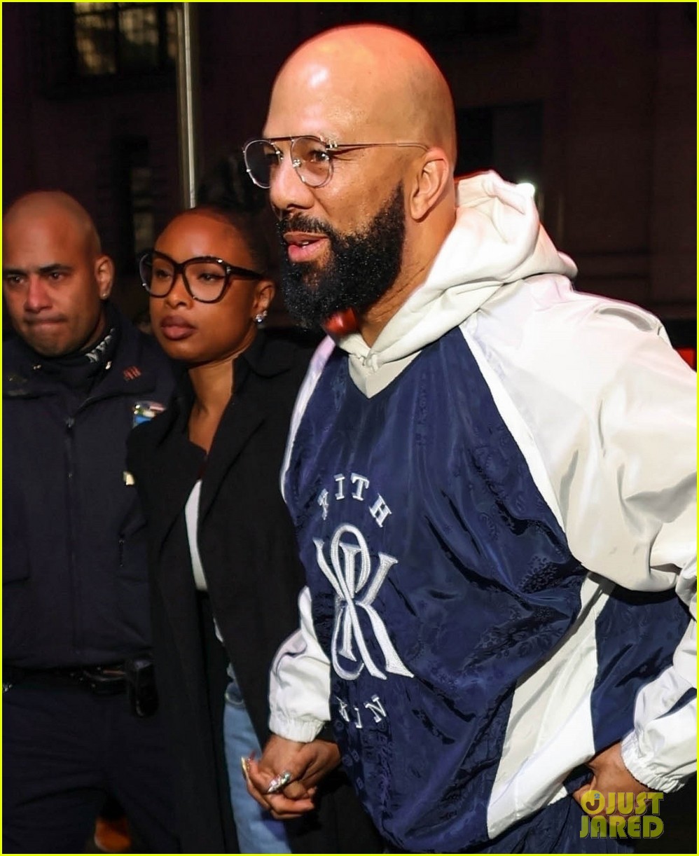 Jennifer Hudson & Boyfriend Common Hold Hands at Knicks Game in NYC ...