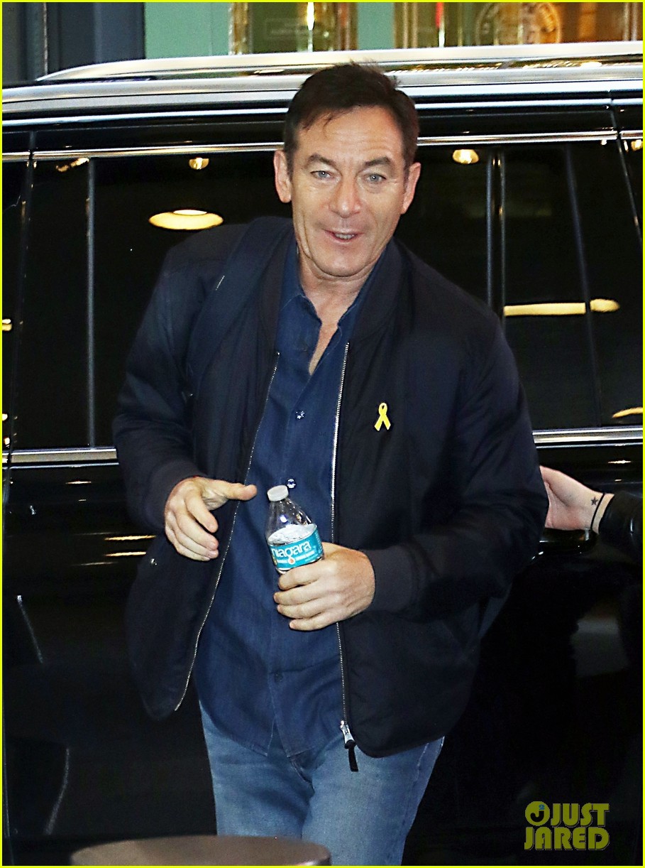 Jason Isaacs Shuts Down Prosthetic Question in Multiple 'White Lotus ...