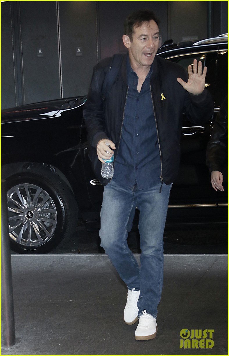 Jason Isaacs Shuts Down Prosthetic Question in Multiple 'White Lotus ...