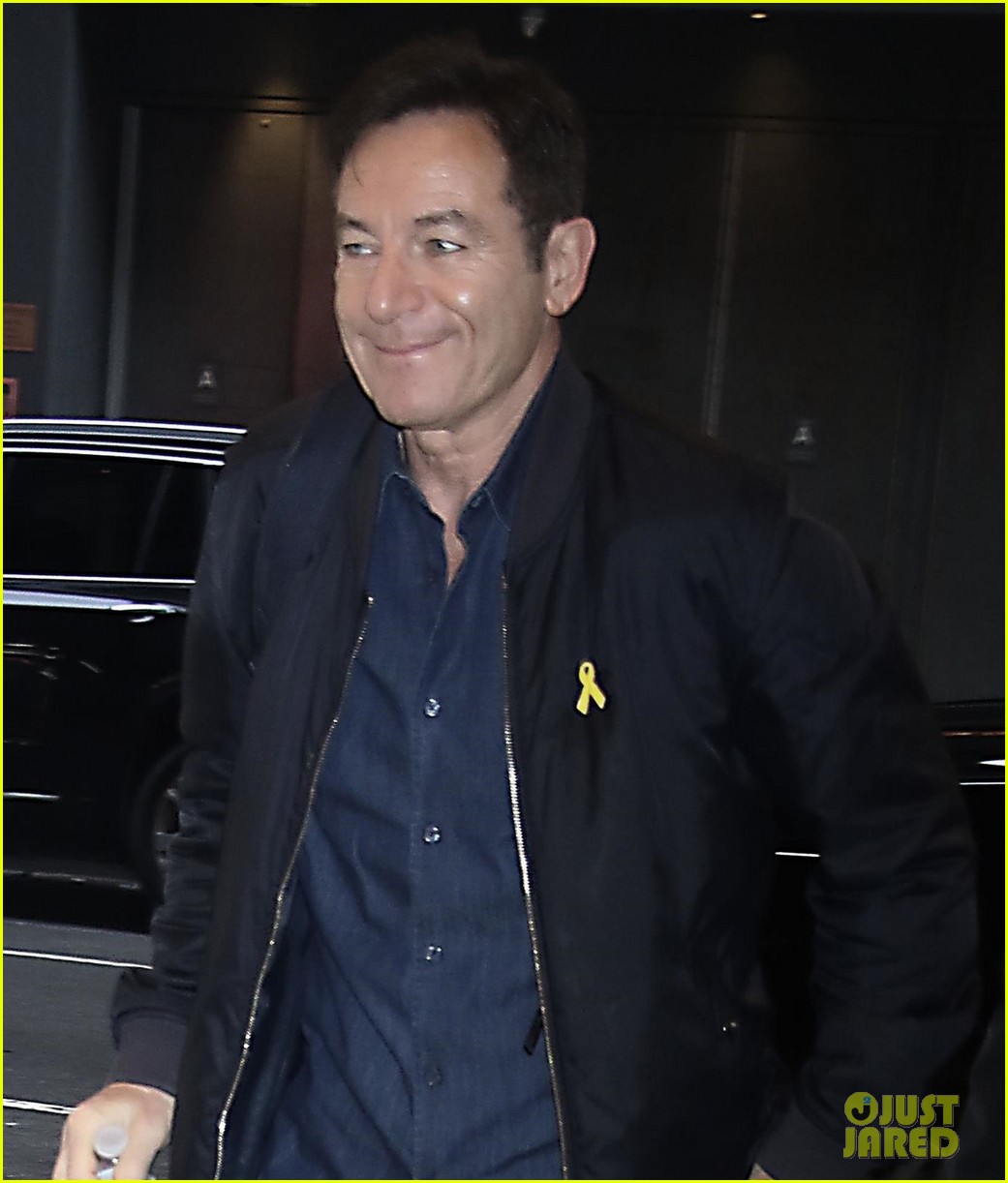 Jason Isaacs Shuts Down Prosthetic Question in Multiple 'White Lotus ...