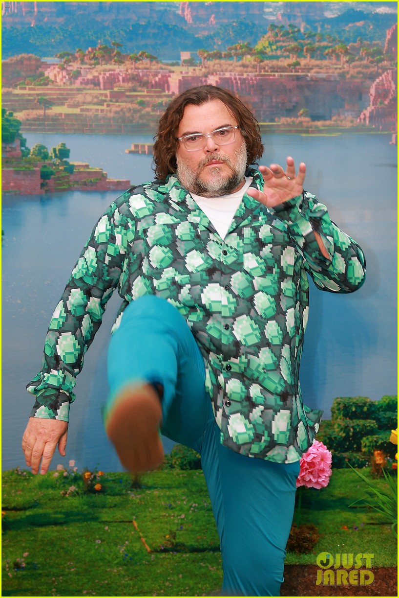 Jason Momoa Gets Into Character as 'The Garbage Man' at 'A Minecraft ...