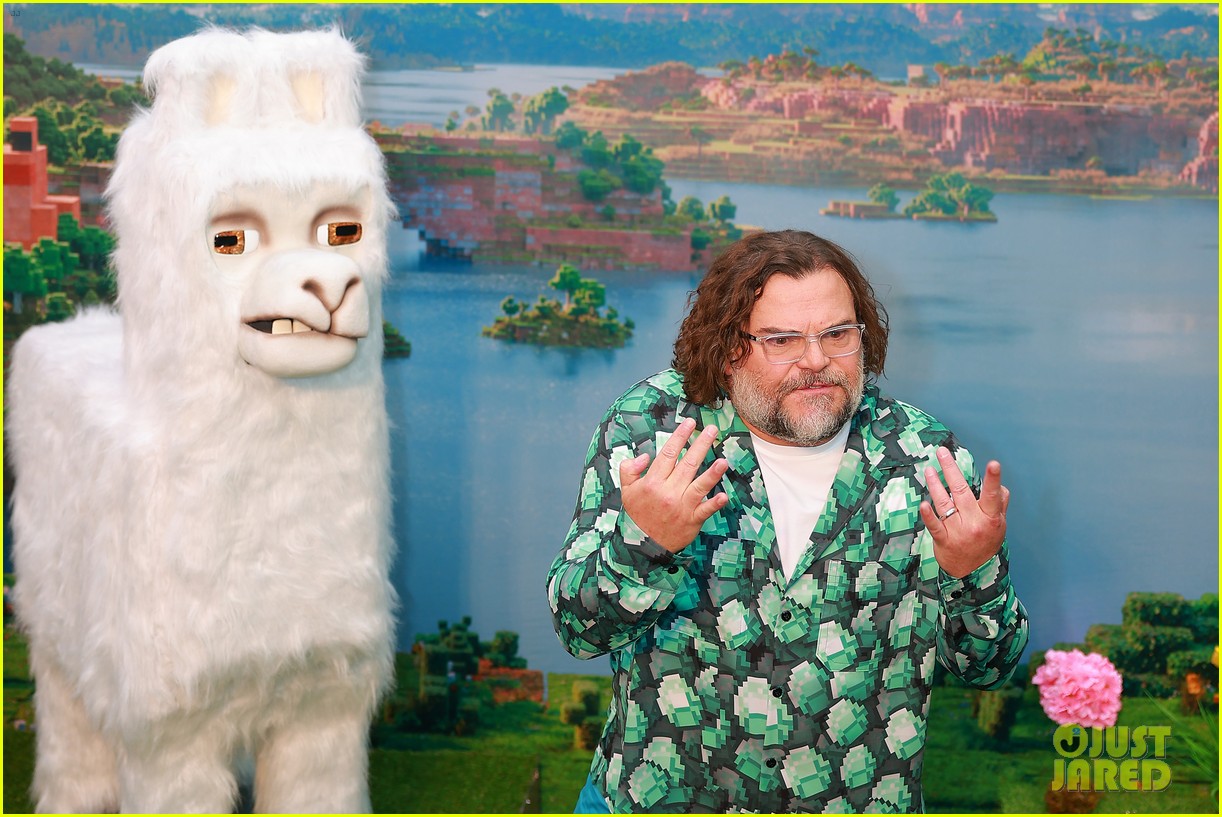 Jason Momoa Gets Into Character as 'The Garbage Man' at 'A Minecraft ...