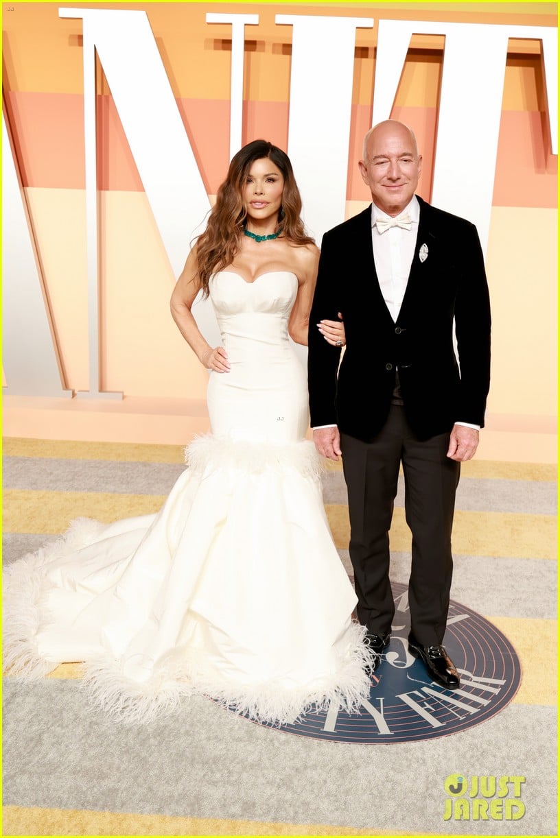 Jeff Bezos & Lauren Sanchez Look Wedding Ready at Vanity Fair Oscar ...